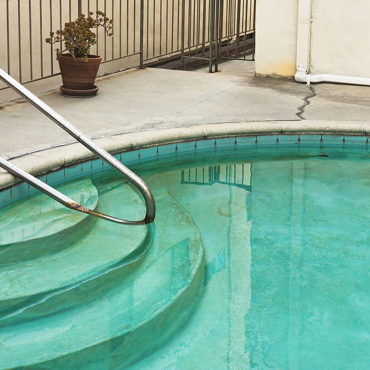 HTH Pool and Spa Chemicals | HTH Pools